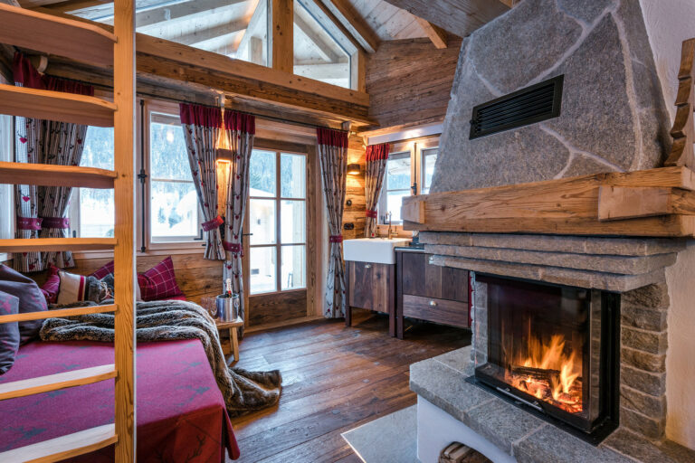Modern Chalet With Rustic Design