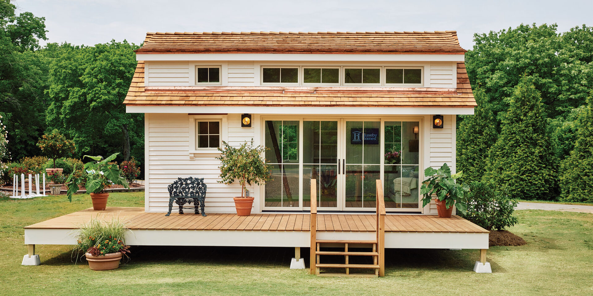 Cozy Tiny House With High Ceilings