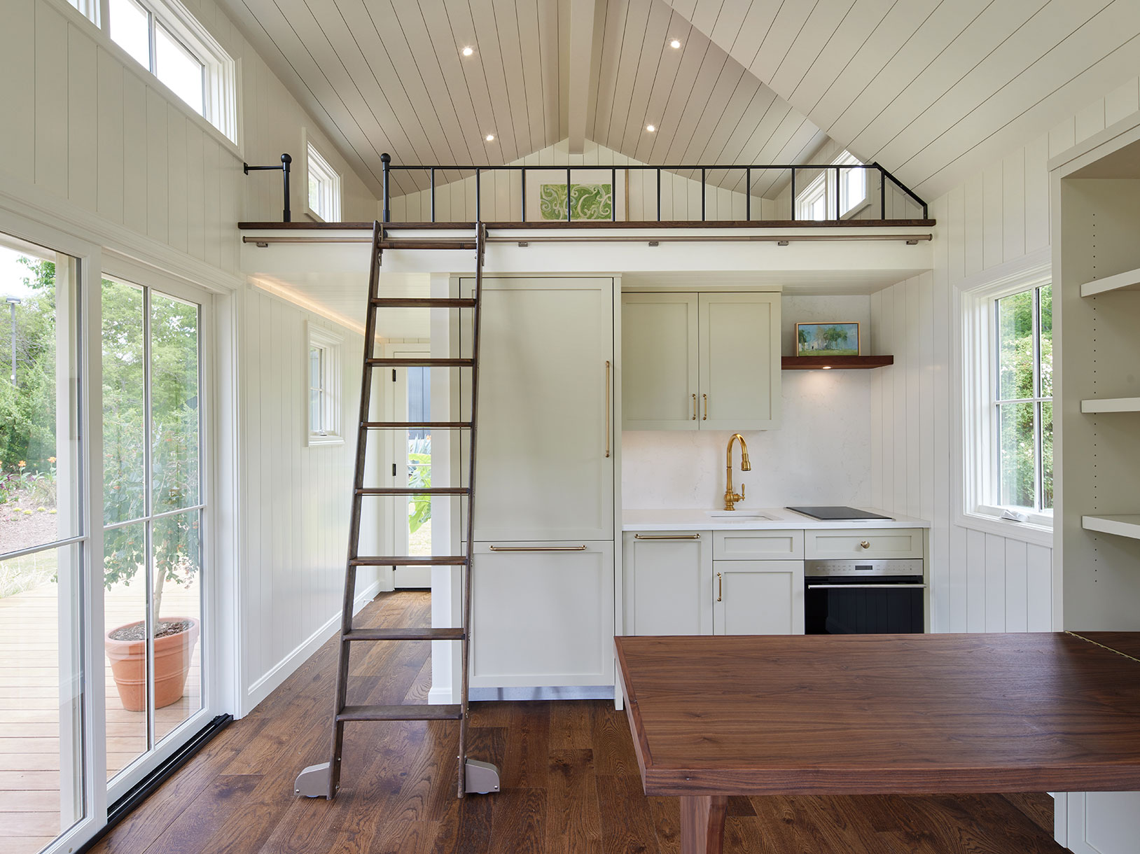 Cozy Tiny House With High Ceilings