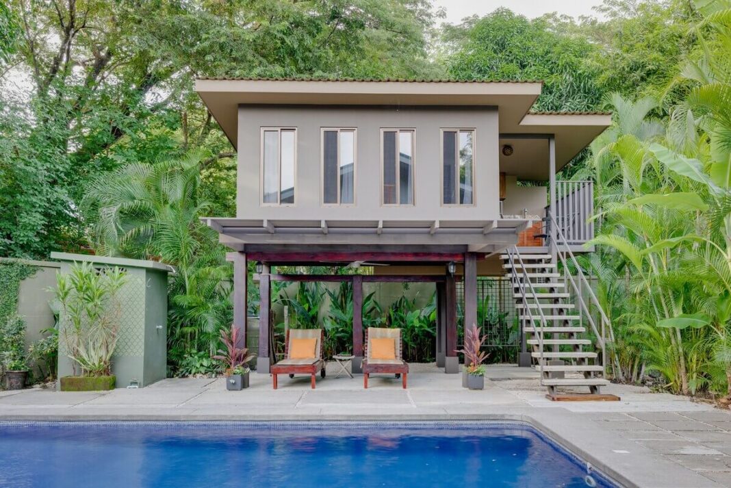 This Elevated Tiny House is Perfect for Minimalist Living - Living in A ...